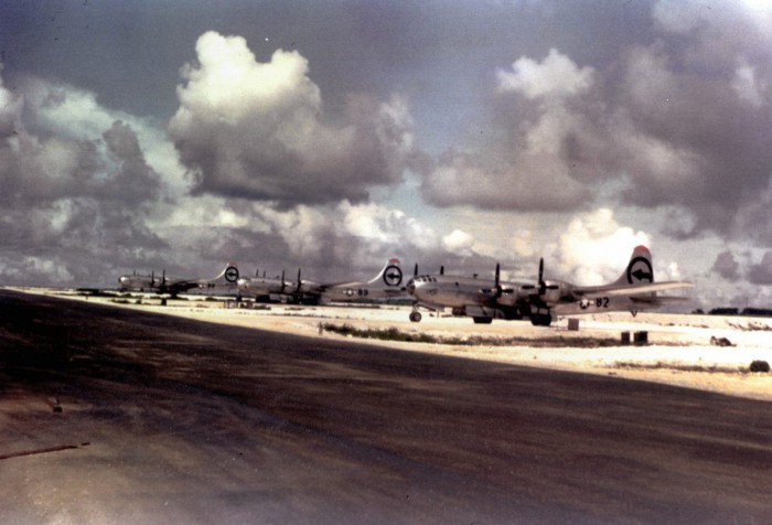 10 Amazing pictures of Tinians MASSIVE B-29 Bases and one picture to ...