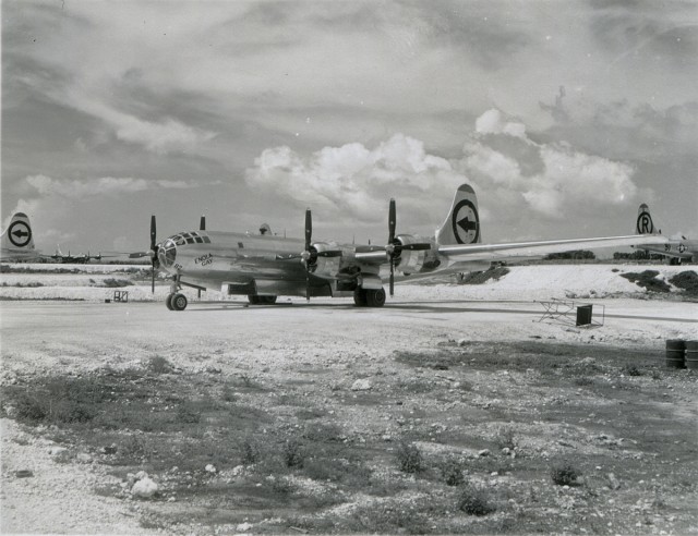 10 Amazing pictures of Tinians MASSIVE B-29 Bases and one picture to ...