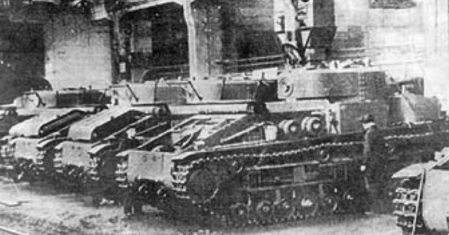 The Soviet T-28 Tank Had Three Turrets, Onboard Radio, And Machine-Gun ...