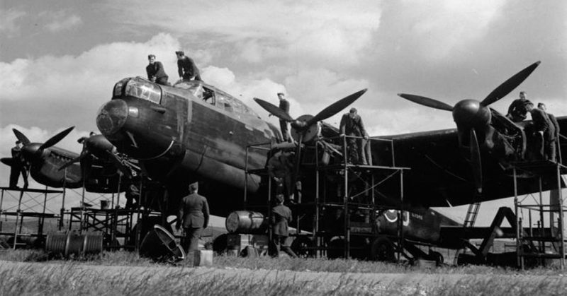 One of the last surviving WWII Lancaster bomber pilots has died aged 92