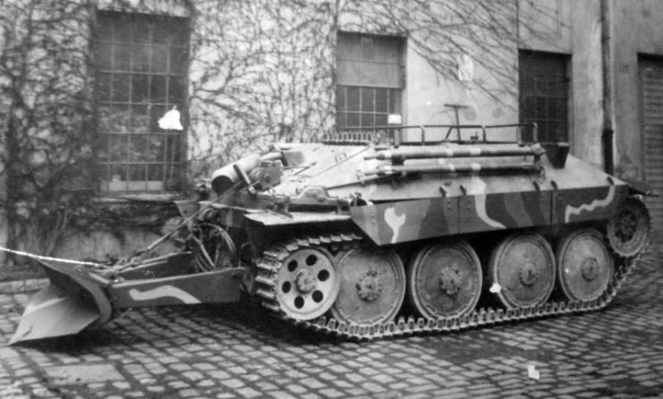 Mighty Little Destroyer of Tanks - The German "Hetzer" Jagdpanzer 38(t ...