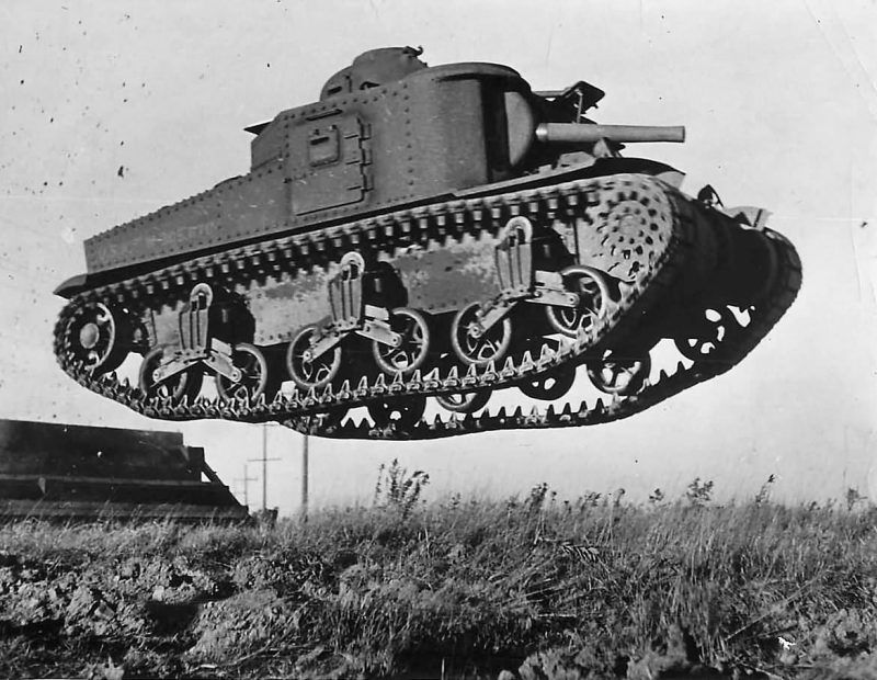 A Crew of 7, Really? 30 Photos of the M3 Lee/Grant Medium Tank