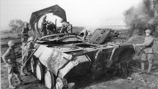 25 images of tank wrecks of WWII | War History Online