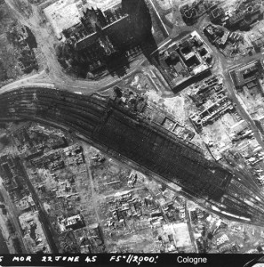 Haunting Photos - The Bombed Out Ruins of Cologne In WWII | War History ...