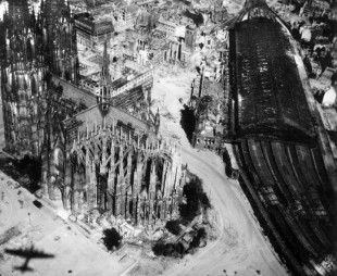 Haunting Photos - The Bombed Out Ruins of Cologne In WWII | War History ...