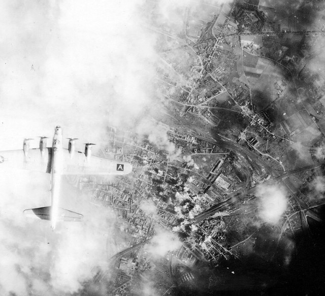 Haunting Photos - The Bombed Out Ruins of Cologne In WWII | War History ...