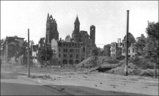 Haunting Photos - The Bombed Out Ruins of Cologne In WWII | War History ...