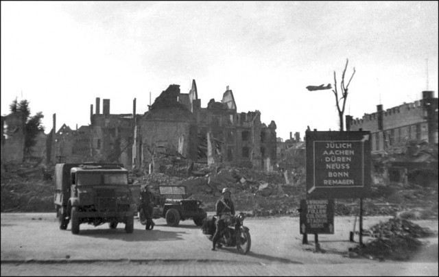 Haunting Photos - The Bombed Out Ruins of Cologne In WWII | War History ...