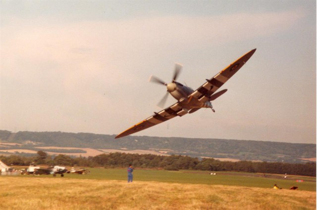 The Low Flying Legend: Ray Hanna & 18 images and video | War History Online