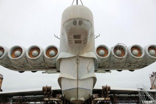 The unbelievably massive Lun class ekranoplan -plane/boat/ship ...