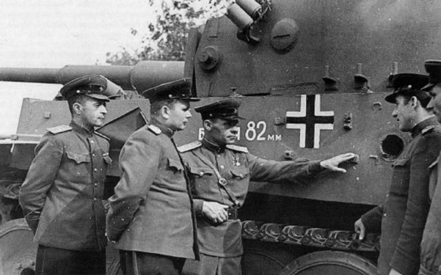 35 images of the WWII exhibition of Nazi war trophies in Gorky Park but ...