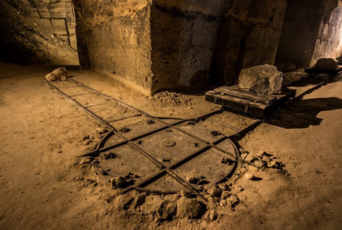 MIND BLOWING: An abandoned WW1 underground hospital - Carriere Suzanne ...
