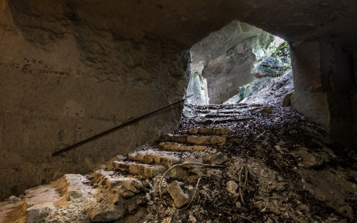MIND BLOWING: An abandoned WW1 underground hospital - Carriere Suzanne ...