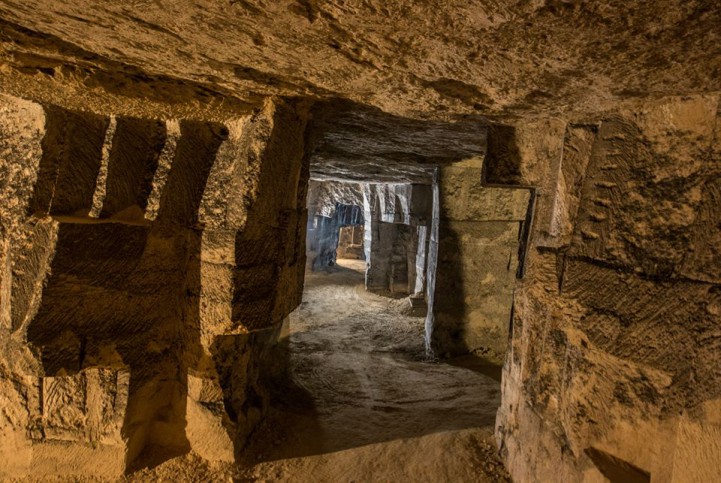 MIND BLOWING: An abandoned WW1 underground hospital - Carriere Suzanne ...