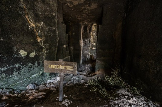 MIND BLOWING: An abandoned WW1 underground hospital - Carriere Suzanne ...