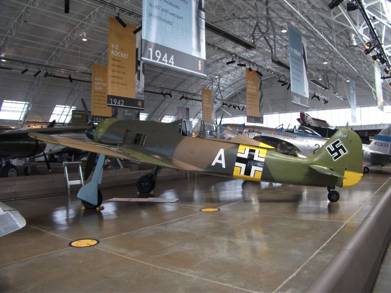 Inside Microsoft Mogul Paul Allen's Multi-Million Dollar WWII Airplane ...