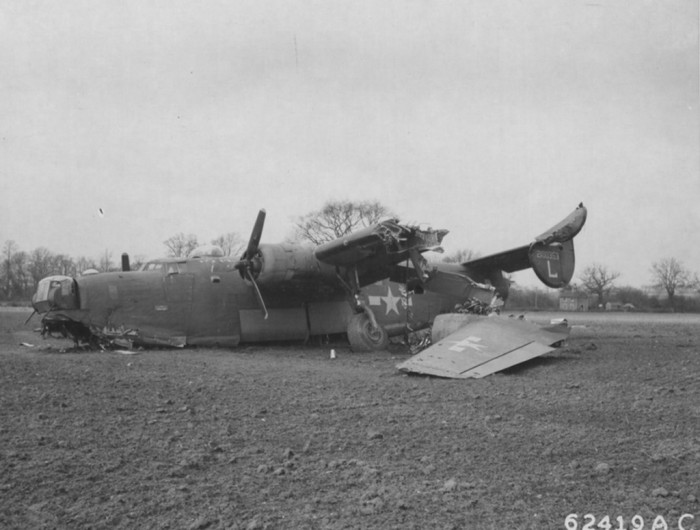 Incredible pictures of damaged B-24 Liberators that made it home | War ...