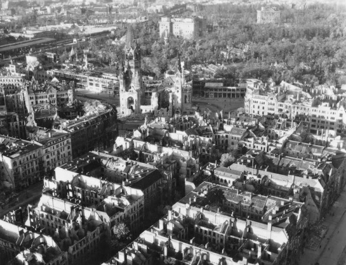 MUST SEE: 21 Amazing Aerial Shots Of Bombed Out Berlin Shortly After ...