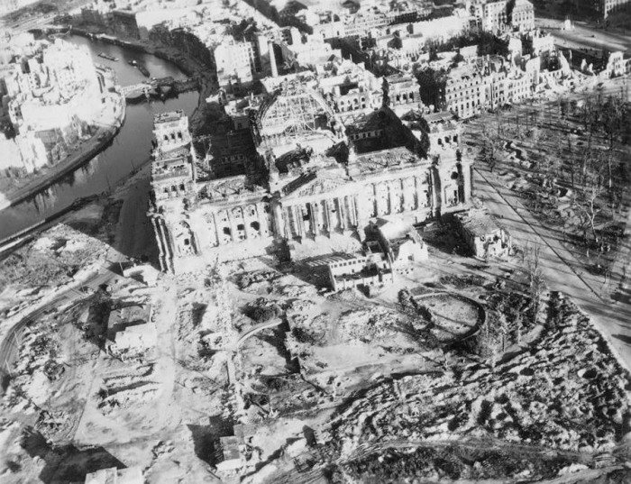 MUST SEE: 21 amazing aerial shots of bombed out Berlin shortly after ...
