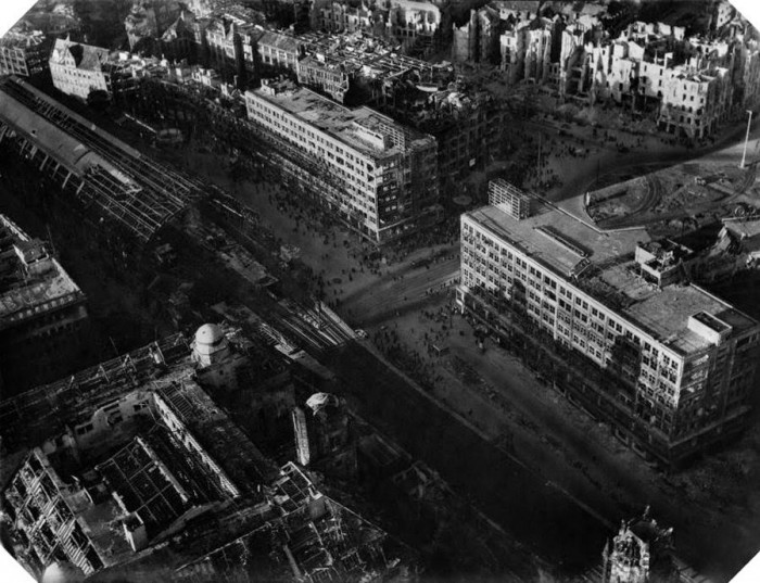 MUST SEE: 21 amazing aerial shots of bombed out Berlin shortly after ...