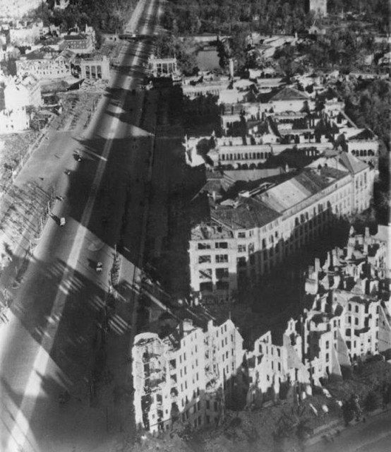 MUST SEE: 21 amazing aerial shots of bombed out Berlin shortly after ...
