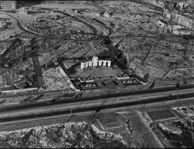 MUST SEE: 21 amazing aerial shots of bombed out Berlin shortly after ...