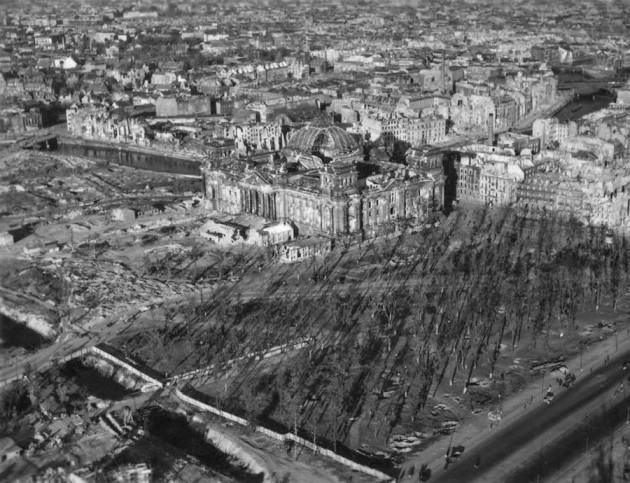 MUST SEE: 21 amazing aerial shots of bombed out Berlin shortly after ...