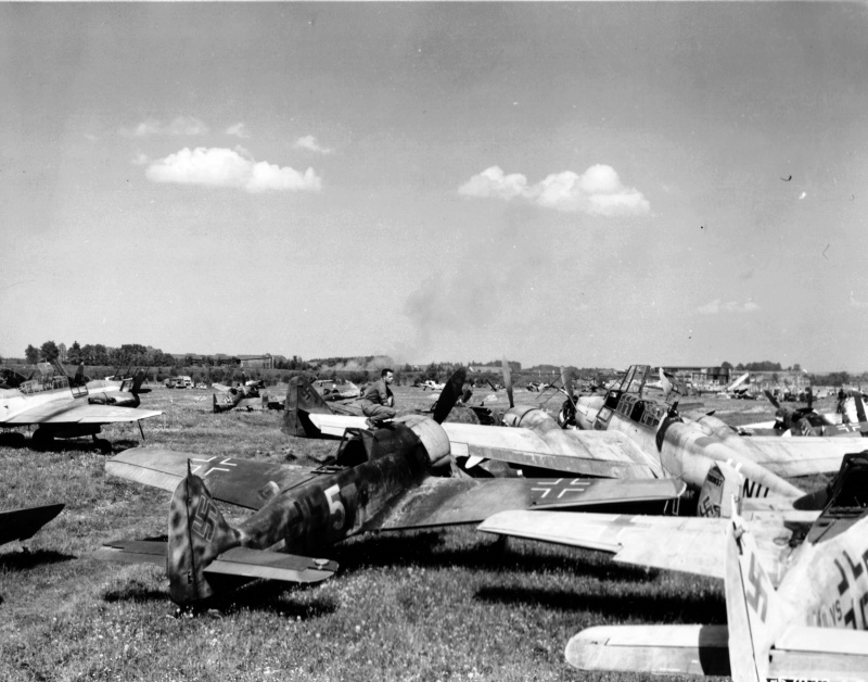 26 sad images of WWII Airplane graveyards & storage sites | War History ...