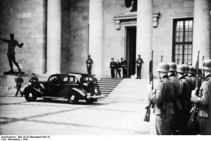 The New Reich Chancellery, a look in Hitlers center of Power | War ...