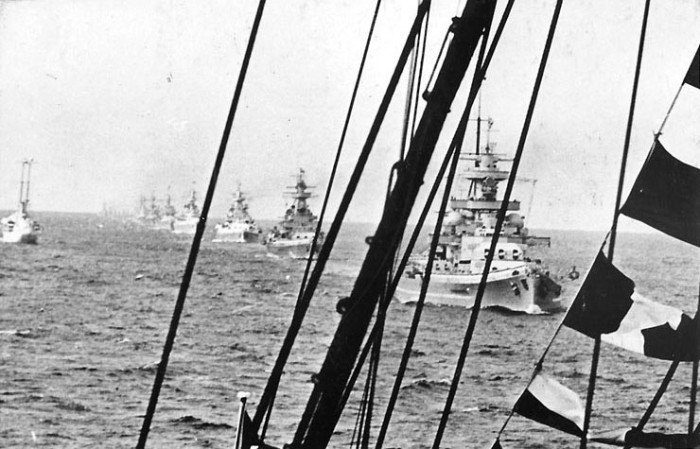 Pictures: Life and Death of the German Heavy Cruiser Admiral Graf Spee ...