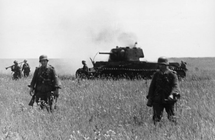Unseen Pictures Of The Biggest Tank Battle of WWII | War History Online