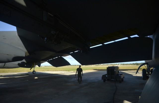 STUNNING! Inside the B-52 Stratofortress in 52 high-res images | War ...
