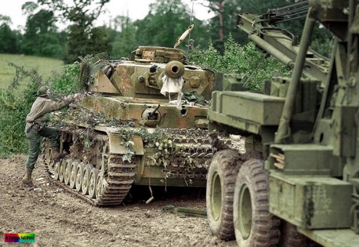 37 beautiful, sad but touching colourised images of WWII | War History ...
