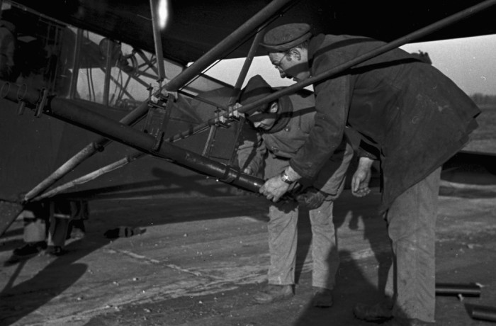 "Mad Major" Carpenter Attached 6 Bazookas To His Artillery Spotter ...