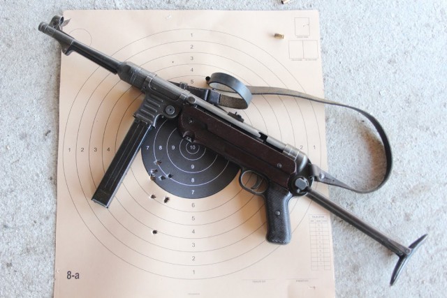 Shooting the German MP40 submachine gun | War History Online