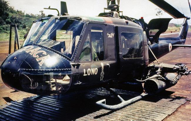 The Bell UH-1 Huey Gunship - Amazing Pictures and Assault Videos | War ...