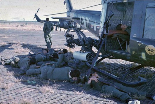 The Bell UH-1 Huey Gunship - Amazing Pictures and Assault Videos | War ...