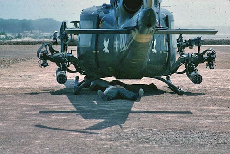 The Bell UH-1 Huey Gunship - Amazing Pictures and Assault Videos | War ...