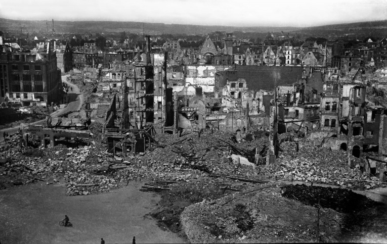 Exclusive - WWII Through The Eyes Of A GI - The Amazing War Photos Of ...