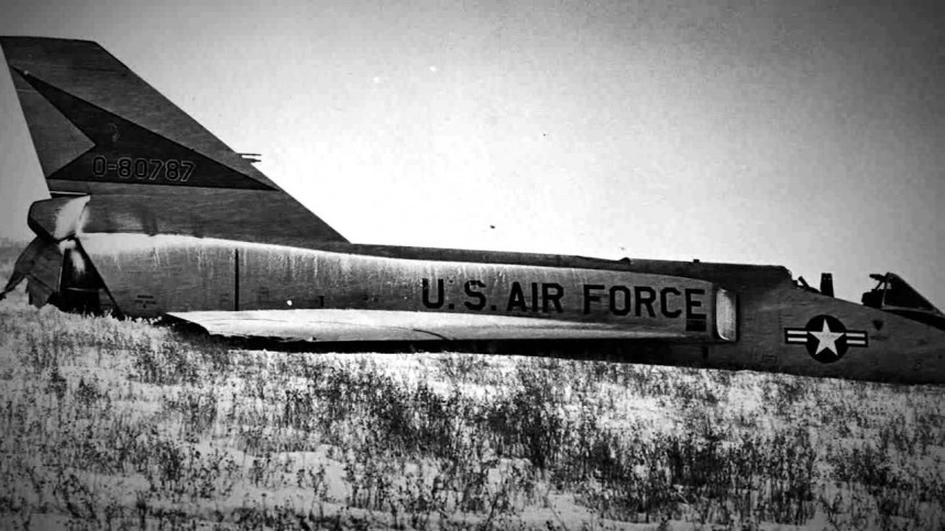 Cornfield "Bomber" - The F-106 Delta Dart that Landed Itself After ...