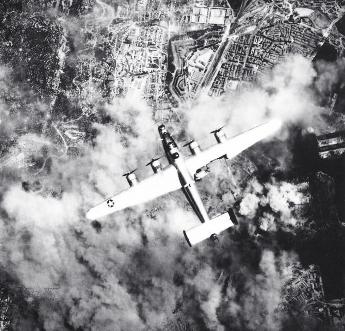 22 Gut Wrenching Images Of Bombers That Didn't Make It Home | War ...