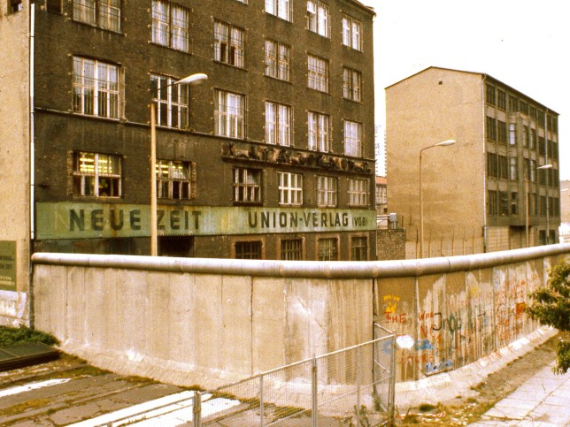 The Berlin Wall, Haunting Pictures Of A Divided City | War History Online