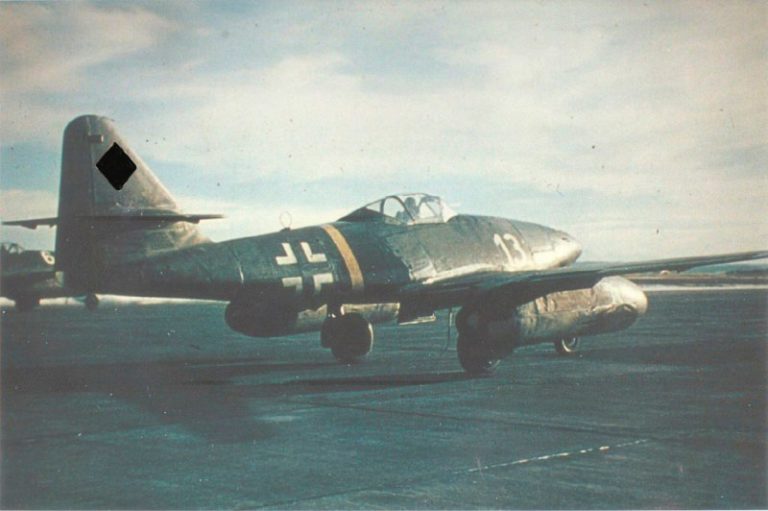 22 Stunning Pictures of the Legendary Me-262, the First Jet Aircraft ...
