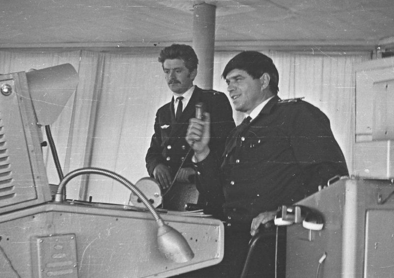 The massive Tupolev TU-95RTs (Bear D) and the TU-142 (Bear F) in Cuba ...