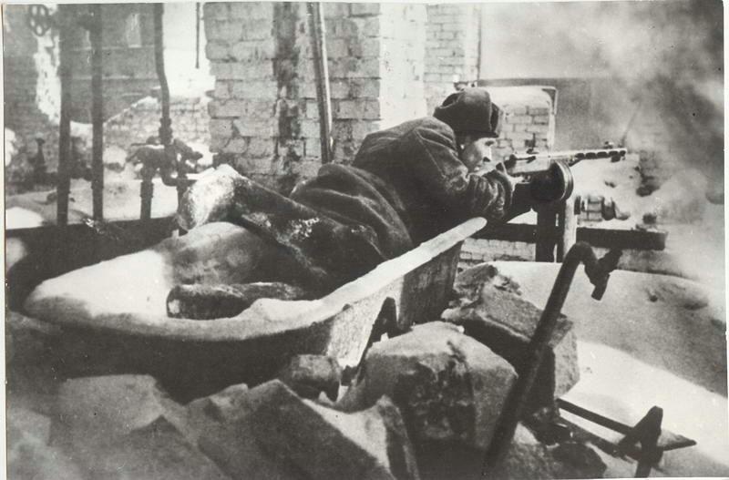 Not One Step Back - Incredible Urban Combat Pictures From Stalingrad ...