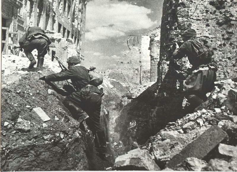 Not One Step Back - Incredible Urban Combat Pictures From Stalingrad ...
