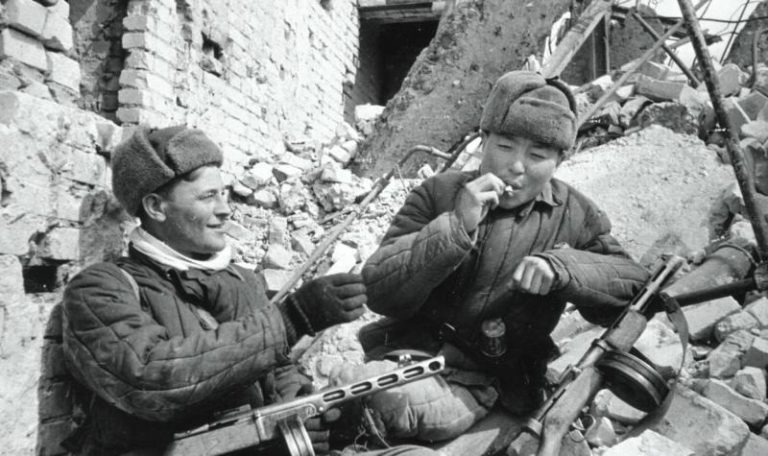 Not One Step Back - Incredible Urban Combat Pictures From Stalingrad ...