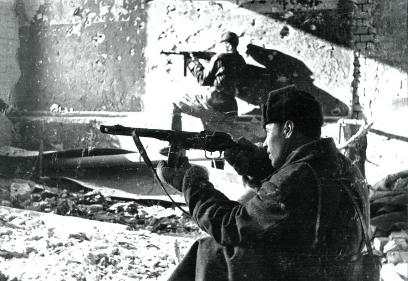 Incredible Urban Combat Pictures From Stalingrad - Not One Step Back ...