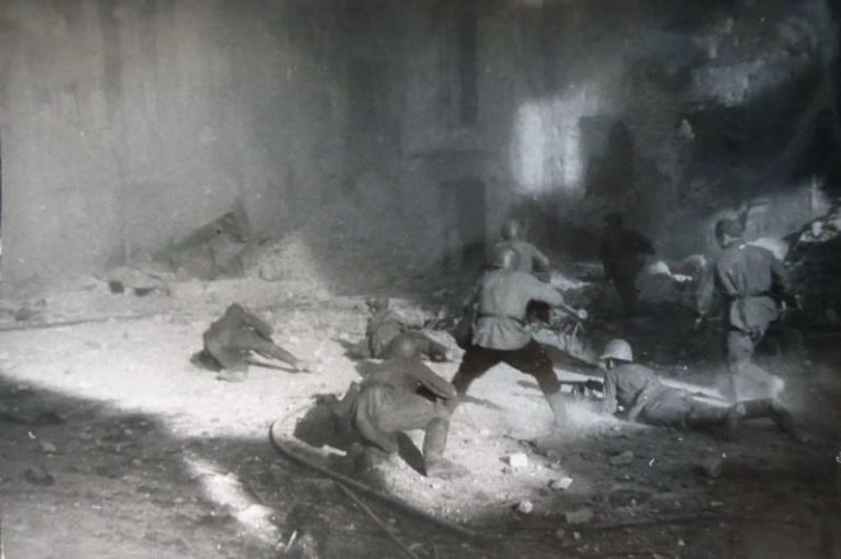 Incredible Urban Combat Pictures From Stalingrad - Not One Step Back ...