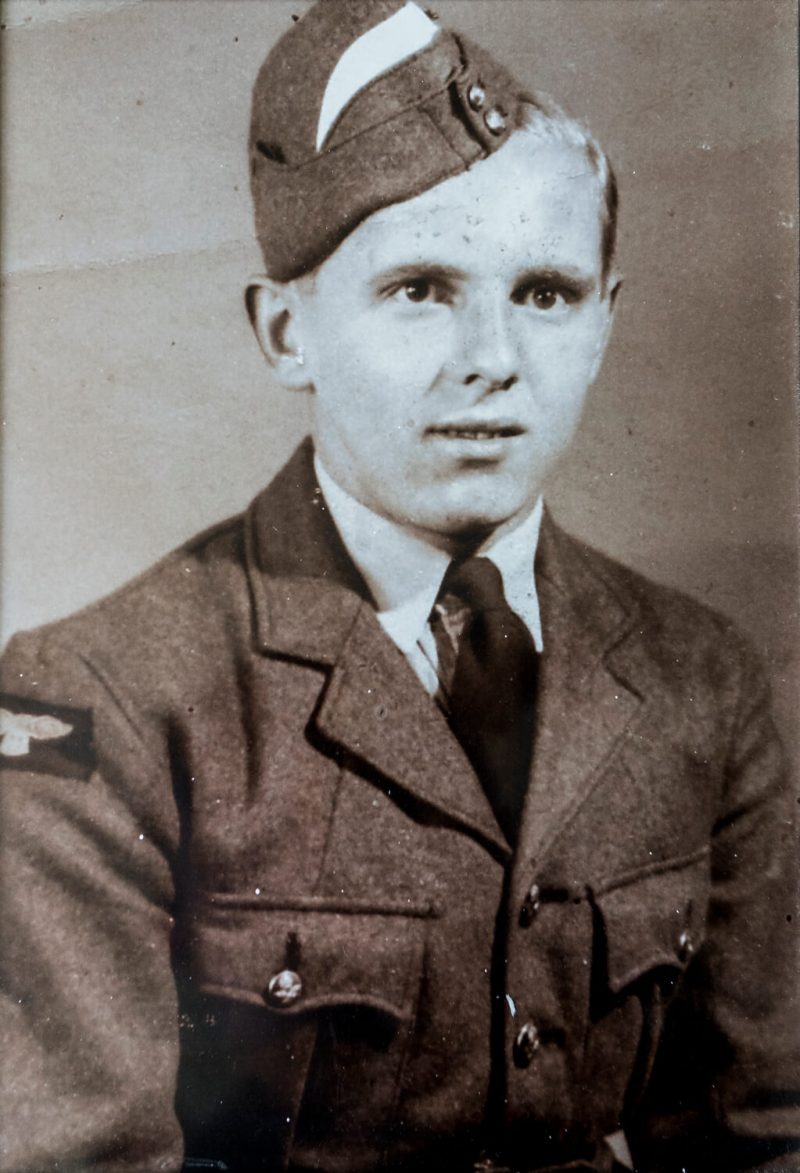 Bernie How - A flight engineer and an unsung hero of WW2 | War History ...